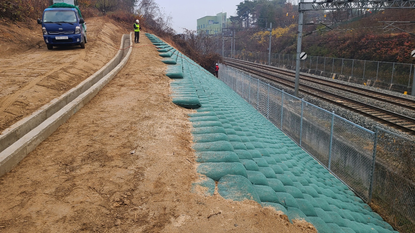 IAN Geo Bags construction at train rail (Namwon-si) | IAN GEOTEC ...